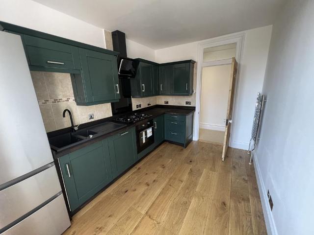 Queens Road, Felixstowe IP11 2 bed apartment to rent £1,350 pcm £312 pw