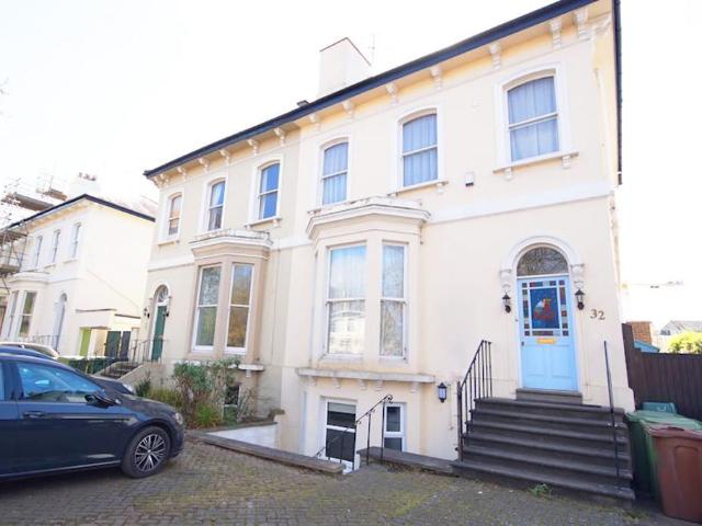 Queens Road GL50, 2 bed flat to rent, £1,250 pcm | PrimeLocation