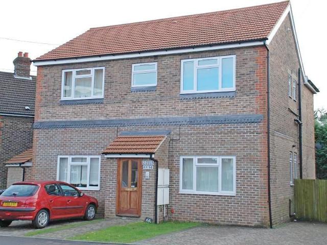 Queens Road, Haywards Heath RH16, 2 bed flat to rent, £1,200 pcm | PrimeLocation