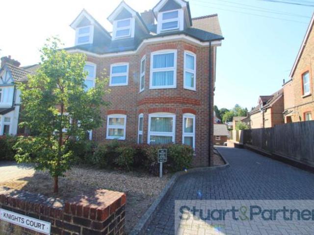 Queens Road, Haywards Heath RH16, 2 bed flat to rent, £1,375 pcm | PrimeLocation