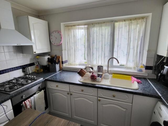 Queens Road, Hayes 2 bed maisonette to rent £1,600 pcm £369 pw