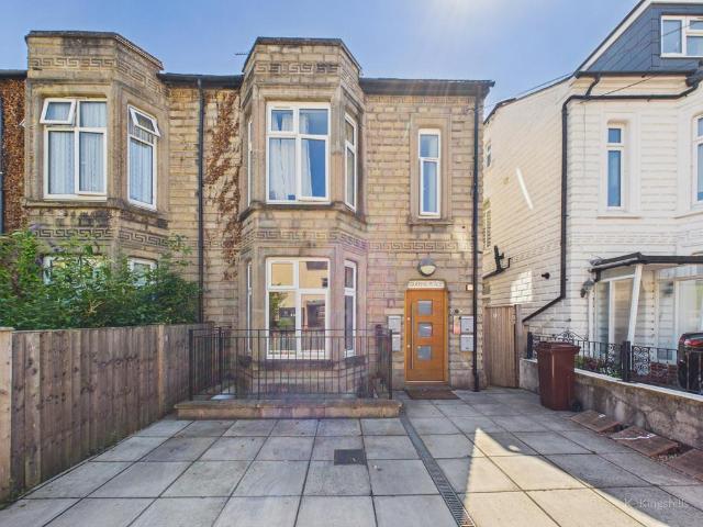 Queens Road, High Wycombe. 1 bed ground floor flat to rent £1,150 pcm £265 pw
