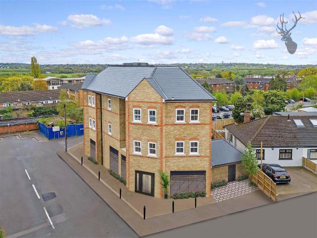 Queens Road, Imperial House IG9, 1 bed flat to rent, £1,625 pcm | PrimeLocation