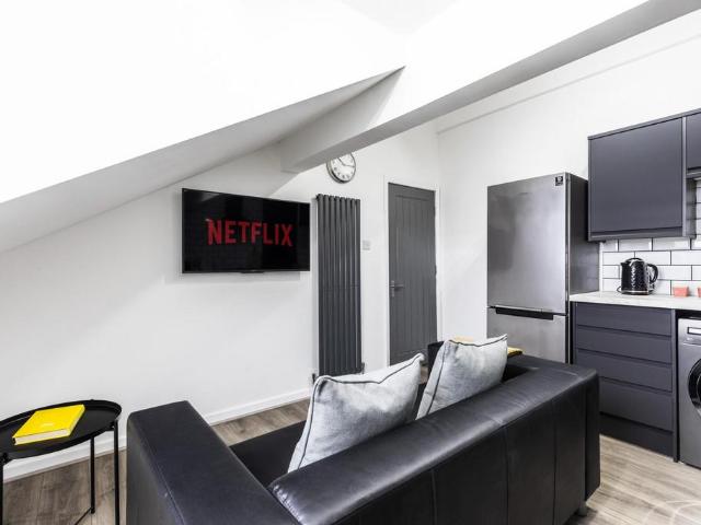 Queens Road, Leeds LS6 2 bed house to rent £1,430 pcm £330 pw