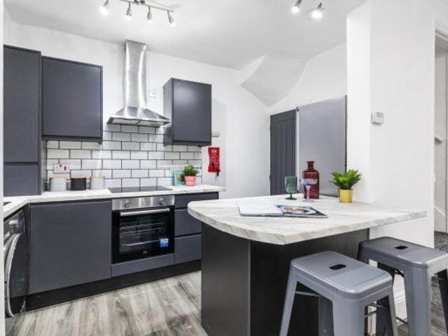 Queens Road, Leeds LS6, 2 bed shared accommodation to rent, £862 pppm | PrimeLocation
