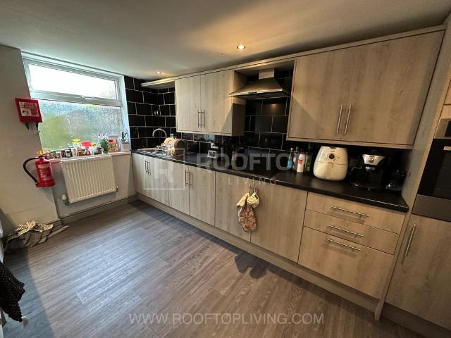 Queens Road, Leeds LS6 6 bed house to rent £3,250 pcm £750 pw
