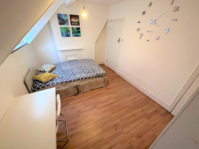 Queens Road, London NW4, Room to rent, £830 pcm | PrimeLocation