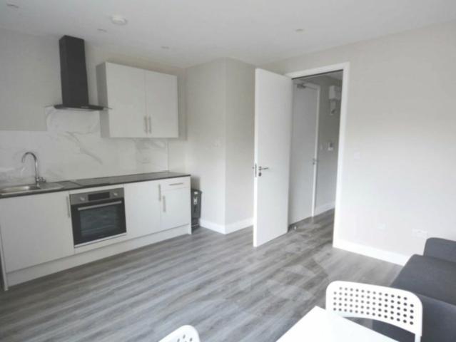 Queens Road, London NW4, 1 bed flat to rent, £1,647 pcm | PrimeLocation