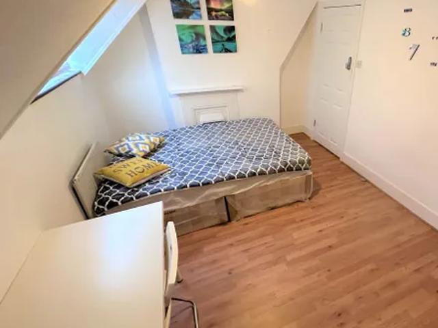Queen's Road, London, NW4 2TL, United Kingdom | Room for rent #118047572 | Rentberry