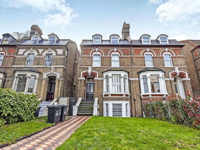Queens Road, London SE14 2 bed terraced house to rent £1,850 pcm £427 pw