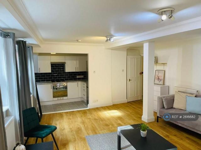 Queens Road, London, SE15 1 bed flat to rent £1,729 pcm £399 pw