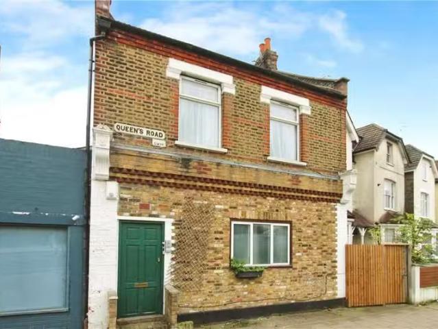 Queens Road, London, SW19 8NY