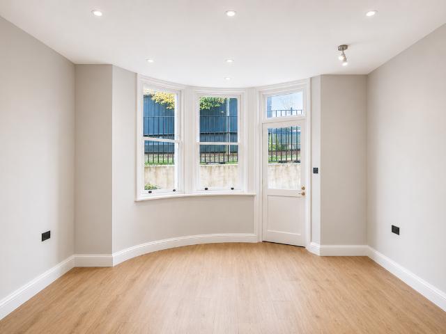 Queens Road, London TW10, 1 bed flat to rent, £2,250 pcm | PrimeLocation