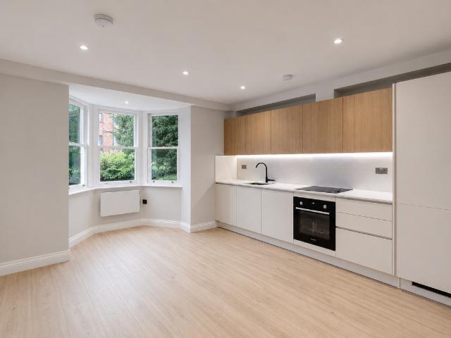 Queens Road, London TW10, 2 bed flat to rent, £2,400 pcm | PrimeLocation