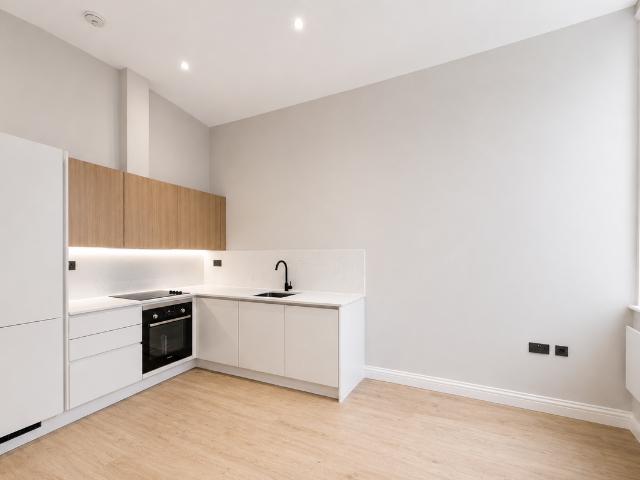 Queens Road, London TW10, 2 bed flat to rent, £2,500 pcm | PrimeLocation