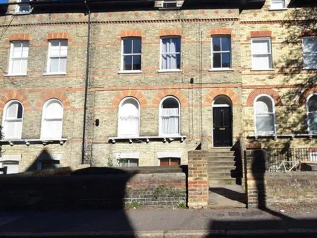 Queen's Road, London, TW1 4EX, United Kingdom | 3 bed apartment for rent #168183072 | Rentberry