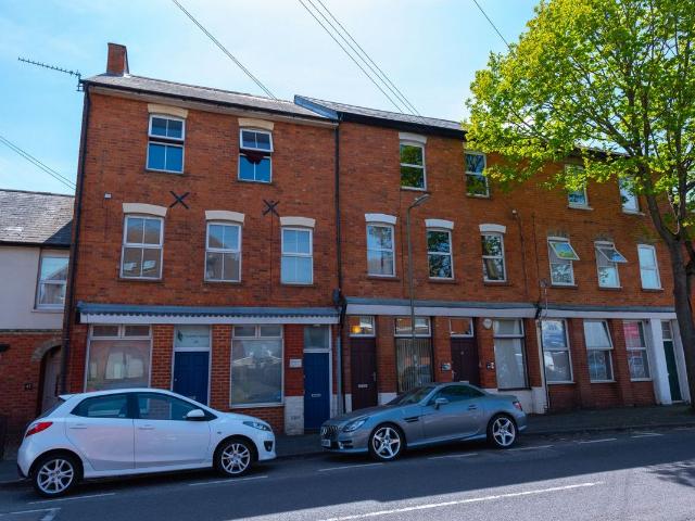 Queens Road, North Camp GU14, 2 bed flat to rent, £1,300 pcm | PrimeLocation