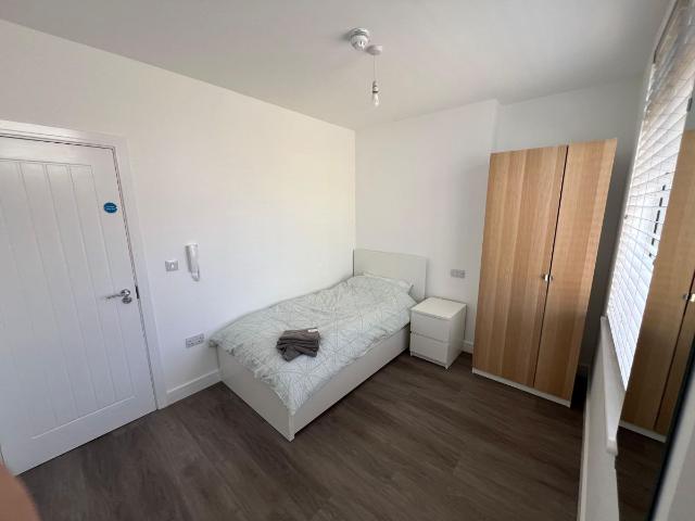Queens Road North, Eastwood, Nottingham NG16, Room to rent, £575 pcm | PrimeLocation
