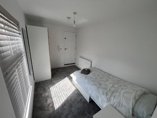 Queens Road North, Eastwood, Nottingham NG16, Room to rent, £525 pcm | PrimeLocation