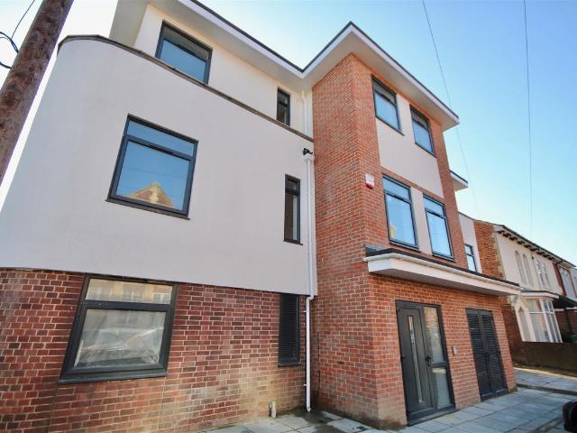 Queens Road, Portsmouth PO2, 2 bed flat to rent, £1,250 pcm | PrimeLocation
