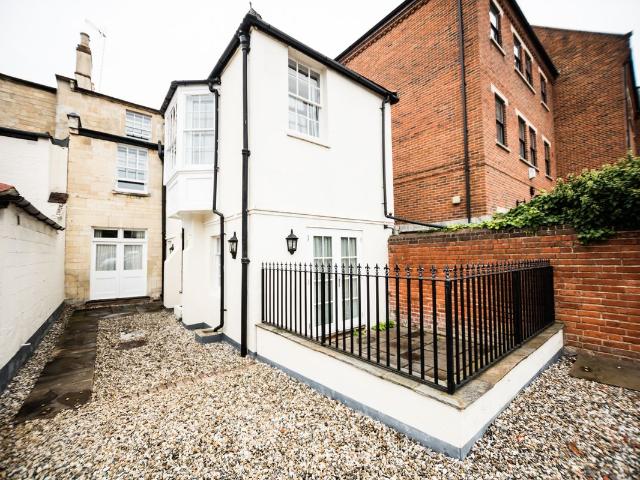 Queens Road, Reading, Berkshire RG1, 2 bed flat to rent, £1,350 pcm | PrimeLocation