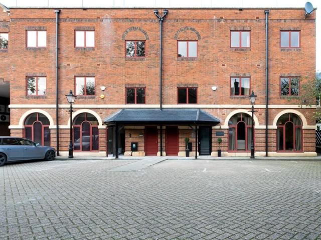 Queens Road, Reading RG1, 1 bed flat to rent, £1,300 pcm | PrimeLocation