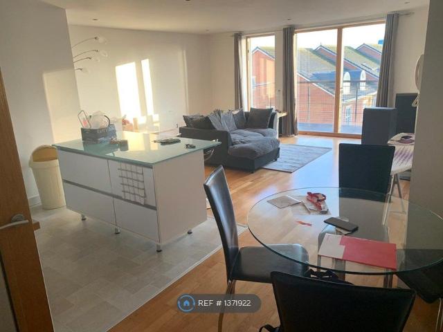 Queens Road, Reading RG1, 2 bed flat to rent, £2,200 pcm | PrimeLocation