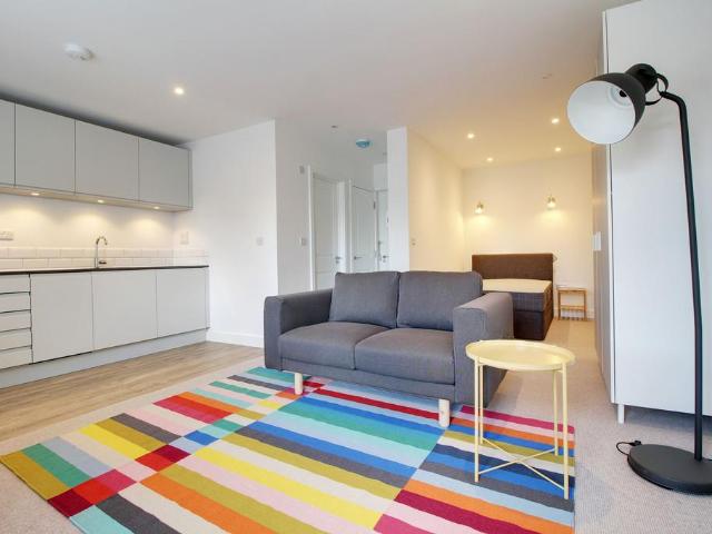 Queens Road, Reading RG1 Studio to rent £1,150 pcm £265 pw
