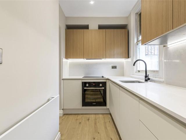 Queens Road, Richmond, TW10 1 bed flat to rent £1,950 pcm £450 pw