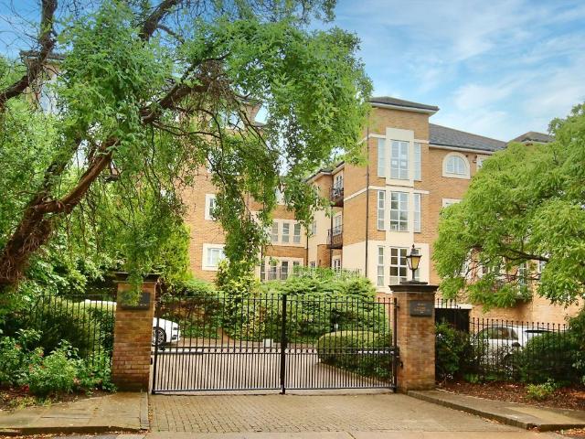 Queens Road, Richmond TW10, 2 bed flat to rent, £2,500 pcm | PrimeLocation