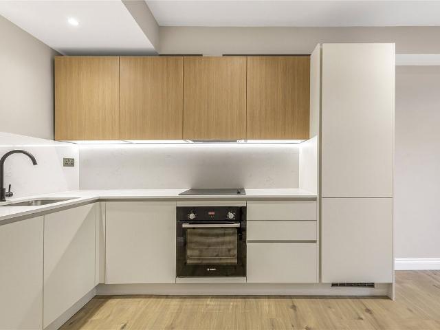 Queens Road, Richmond TW10, 2 bed flat to rent, £2,650 pcm | PrimeLocation