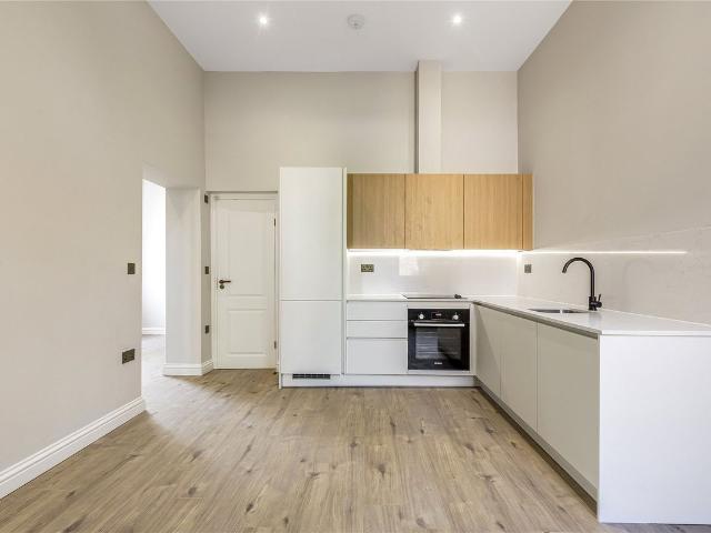 Queens Road, Richmond TW10, 2 bed flat to rent, £2,600 pcm | PrimeLocation