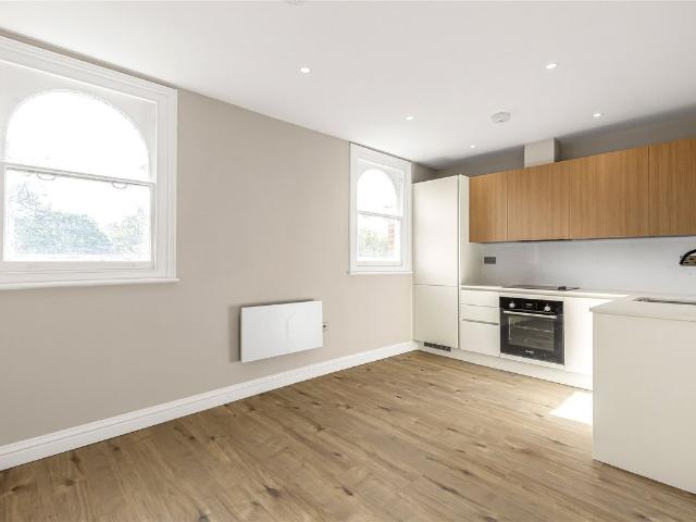 Queens Road, Richmond TW10, 2 bed flat to rent, £2,700 pcm | PrimeLocation