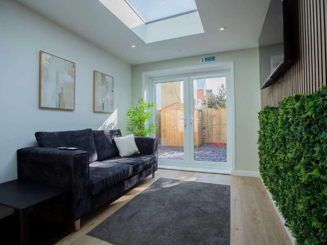 Queens Road Room 2