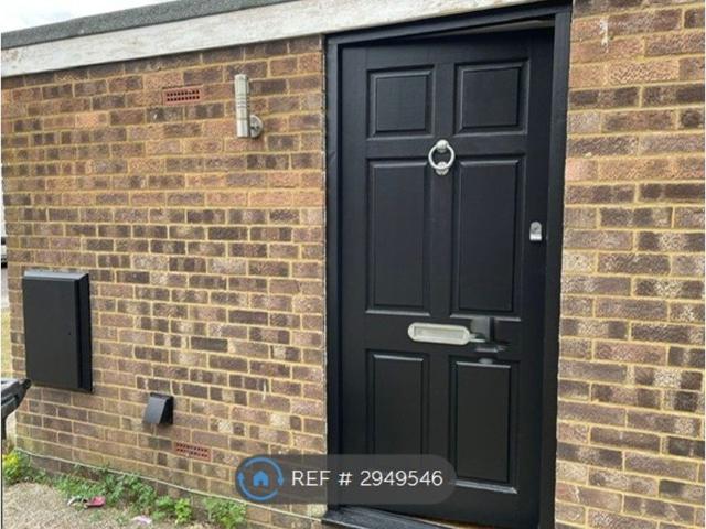 Queens Road, Royston SG8, 2 bed maisonette to rent, £1,350 pcm | PrimeLocation