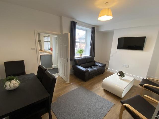 Queens Rd, Beeston, NG9 2BT 3 bed terraced house to rent £1,690 pcm £390 pw