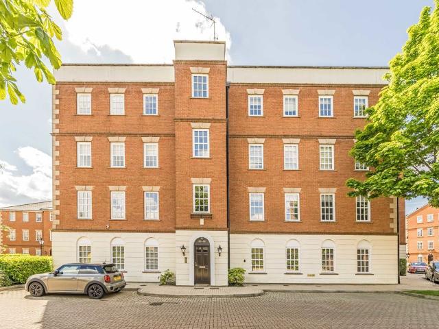 Queens Reach, East Molesey KT8, 2 bed flat to rent, £2,250 pcm | PrimeLocation