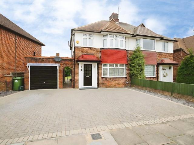 Queens Walk, Ashford, Surrey TW15, 3 bed semi detached house to rent, £2,250 pcm | PrimeLocation