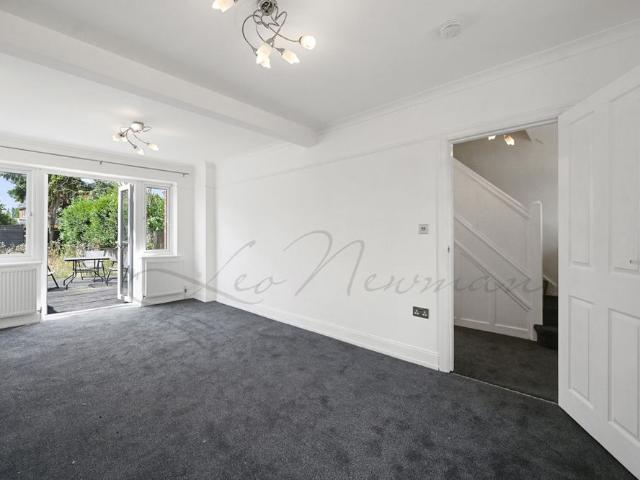 Queens Walk, Ashford, TW15