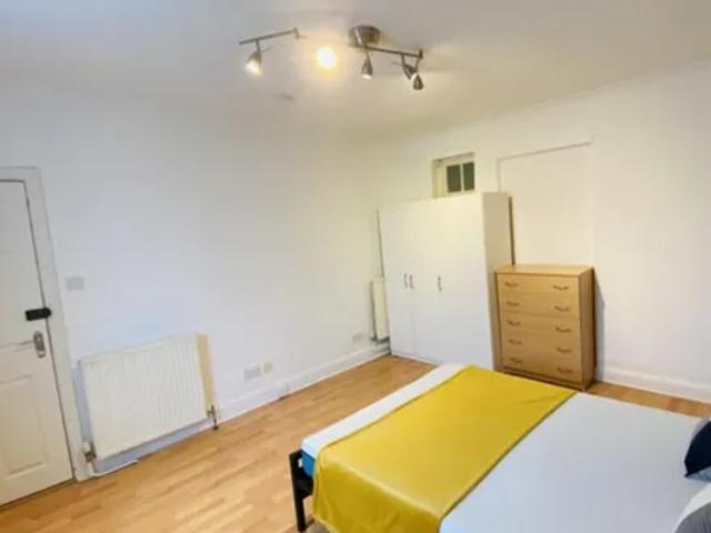 Queens Walk, London, NW9 8ES, United Kingdom | Room for rent #154573604 | Rentberry
