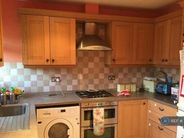 Queens Walk, Ruislip, 2 Bedroom Maisonette