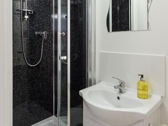 Queens Terrace, Southampton SO14, Studio to rent, £888 pcm | PrimeLocation