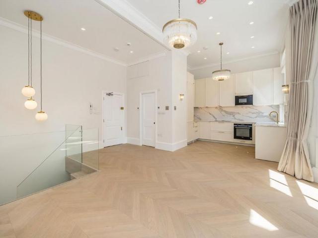 Queensberry Place, London SW7 2 bed maisonette to rent £6,500 pcm £1,500 pw
