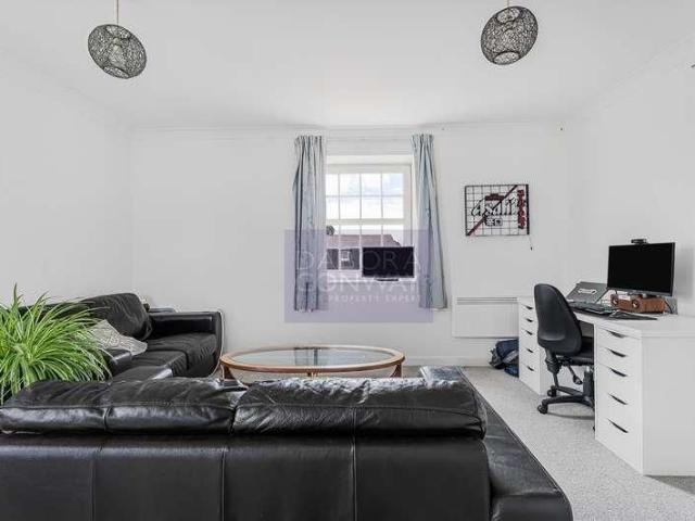 Queensberry Place, Manor, E12