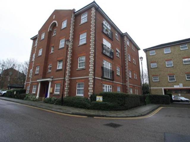 Queensberry Place, Manor Park, London 2 bed flat to rent £1,800 pcm £415 pw