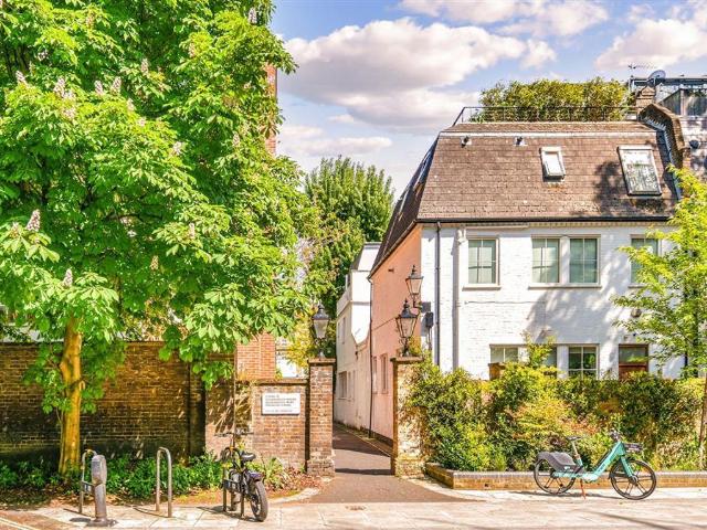 Queensborough Mews, Bayswater W2, 3 bed flat to rent, £4,250 pcm | PrimeLocation