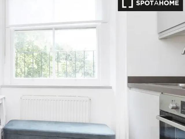 Queensborough Passage, London, W2 3TR, United Kingdom | Studio apartment for rent #150667472 | Rentberry