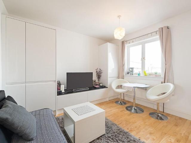 Queensborough Terrace, Hyde Park, London W2 1 bed flat to rent, £2,383 pcm | PrimeLocation