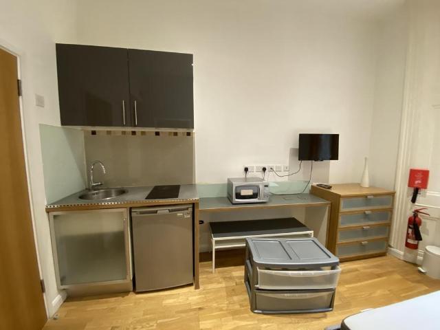 Queensborough Terrace, Queensway Studio to rent £1,560 pcm £360 pw