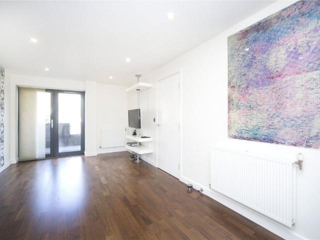 Queensbridge Road, Hackney, London E8, 1 bed flat to rent, £2,100 pcm | PrimeLocation